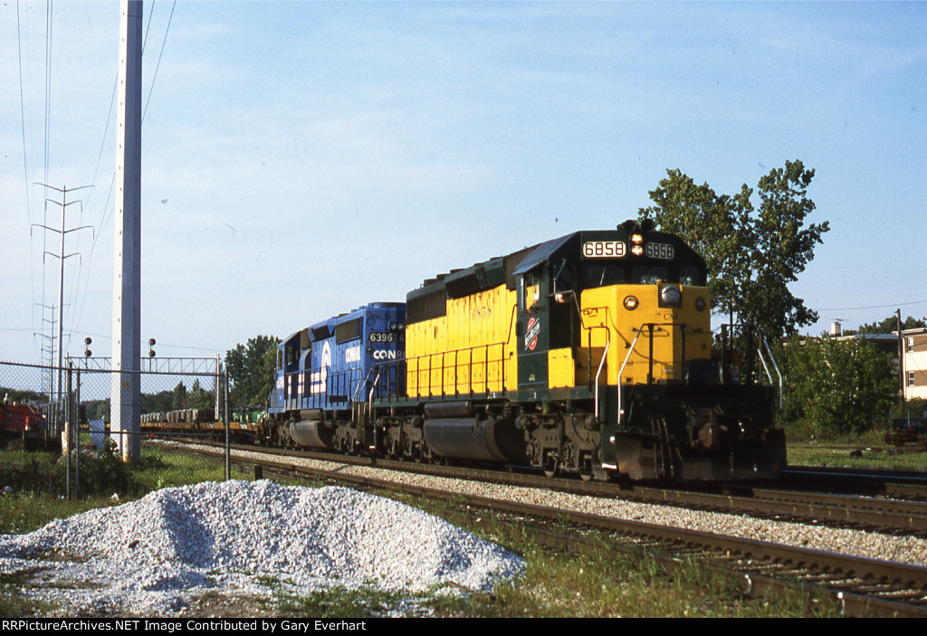 CNW 6858 & CR 6396